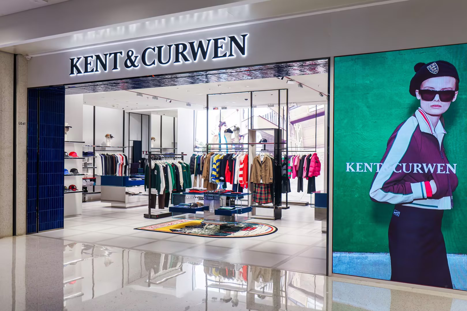 陈都灵现身英国时装品牌KENT&CURWEN深圳万象天地精品店，共同探索全新2024秋冬系列-最新资讯-比音勒芬集团官网